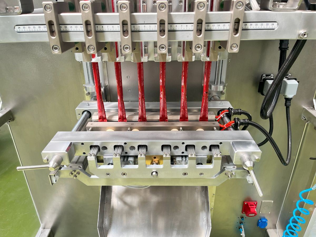 Düşük Kapasite Sıvı Stick Dolum Makinası | Armell Makina Ambalaj